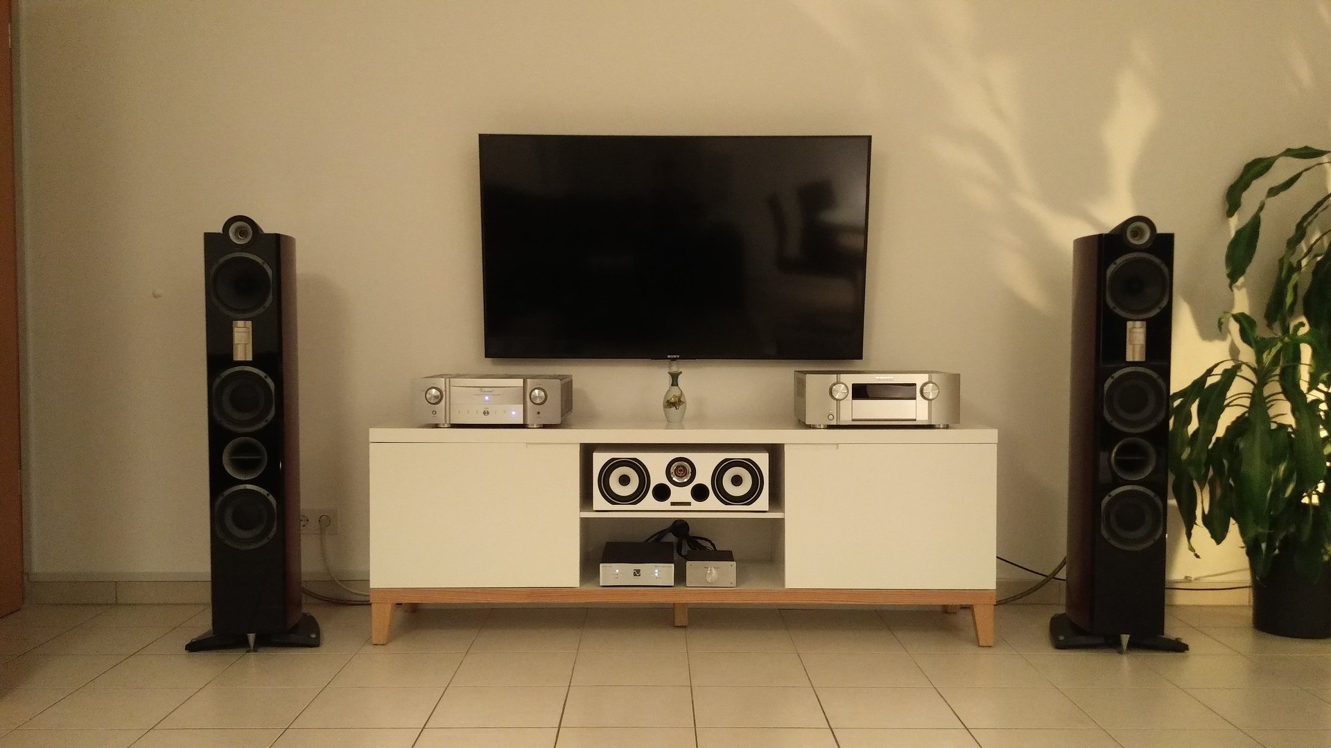 Triangle Genese Quartet : tinh tế, bay bỗng | Trải nhiệm các dòng Loa ...